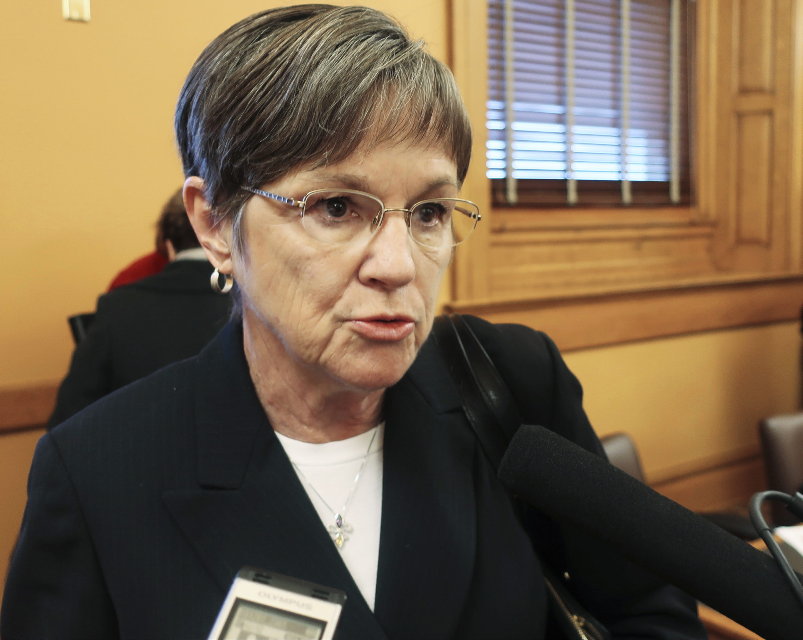 Gov.-elect Kelly lowers inaugural costs after ethics commission ...